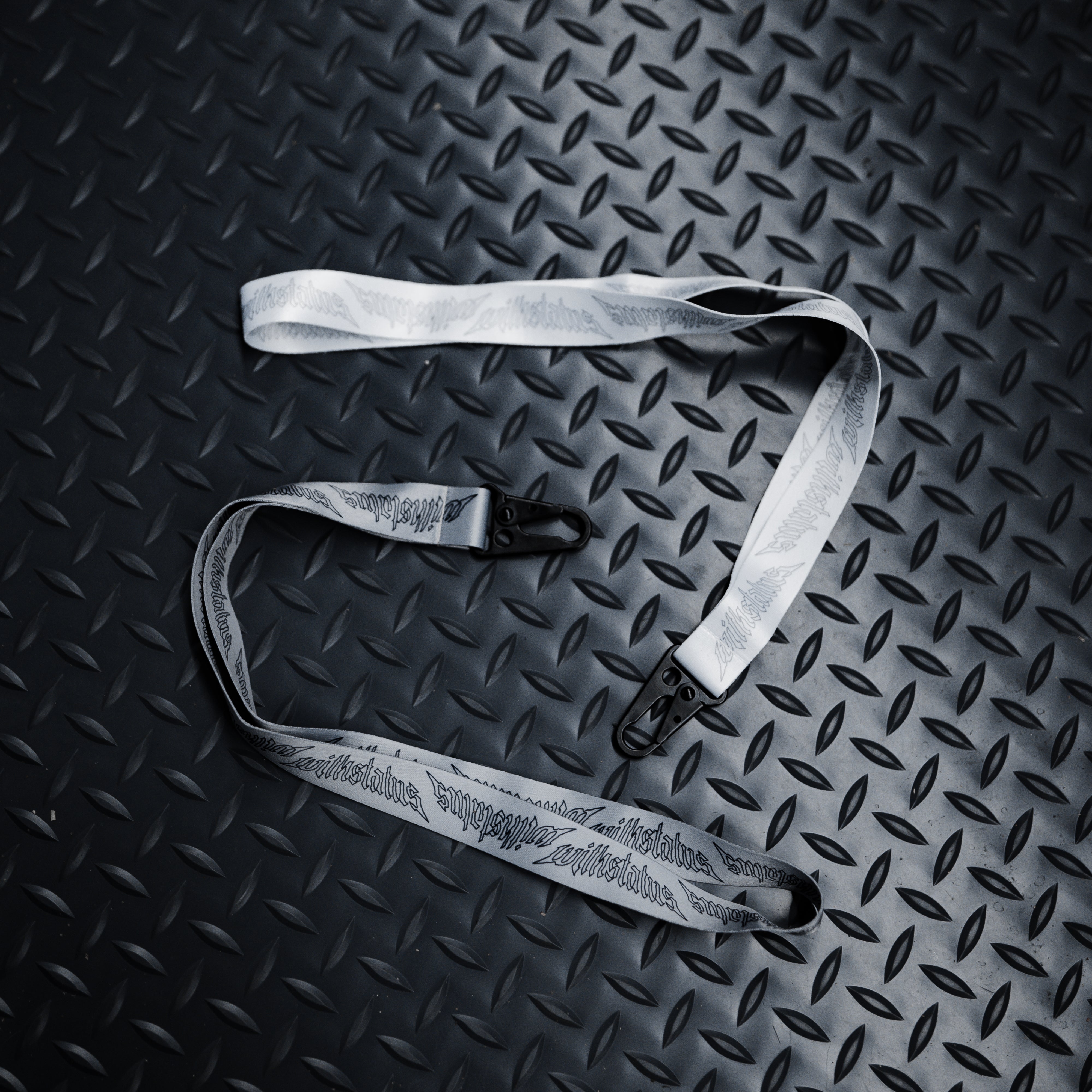 V2 LANYARD – withstatus