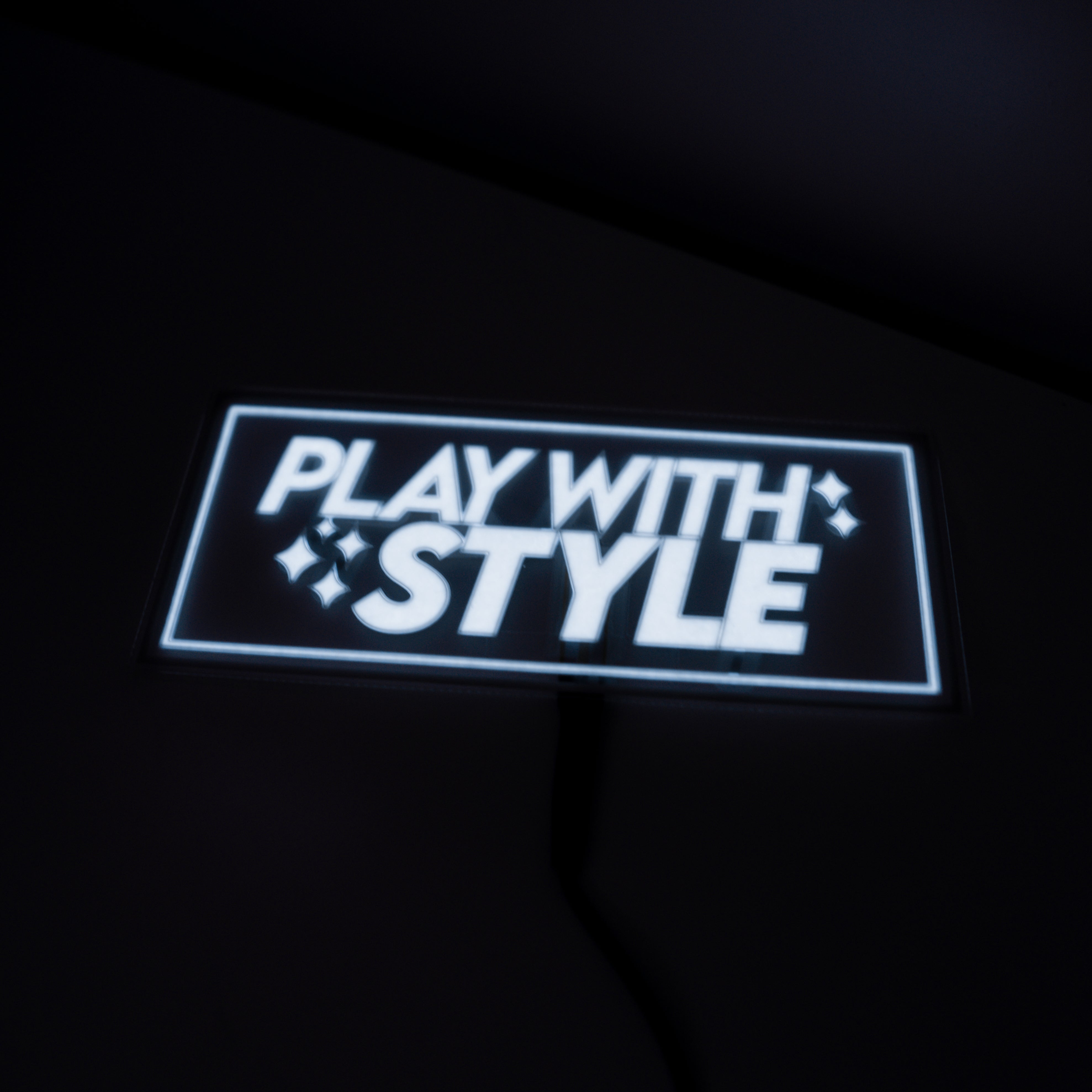 PLAY WITH STYLE TRANSPARENT LIGHT – withstatus